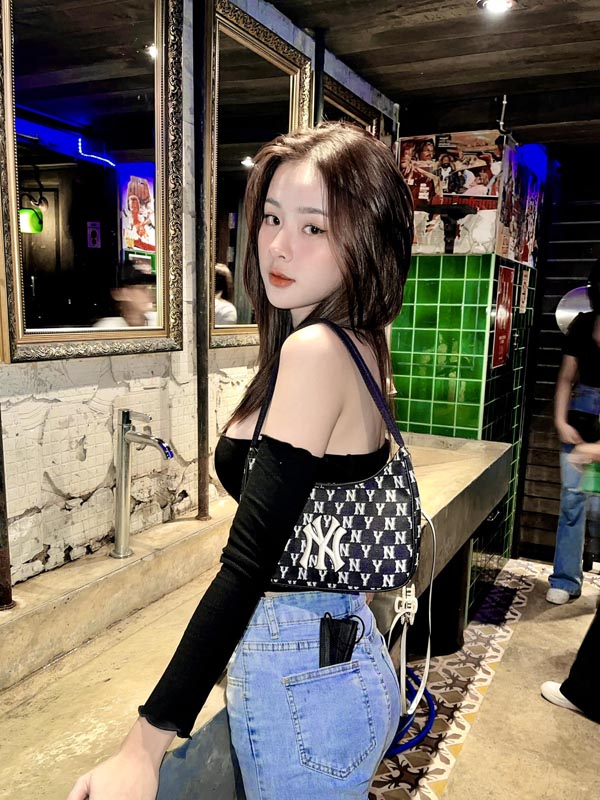 แบม เบญจมาศ แจกวาร์ป นางแบบ ตัวเล็ก หน้าใส บิกินี่ หุ่นดี เซ็กซี่ 18+