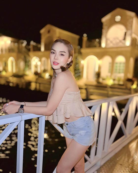 หลิว อาจารียา แจกวาร์ป นักร้องลูกทุ่ง สาวสวย เสียงดี สุดเซ็กซี่