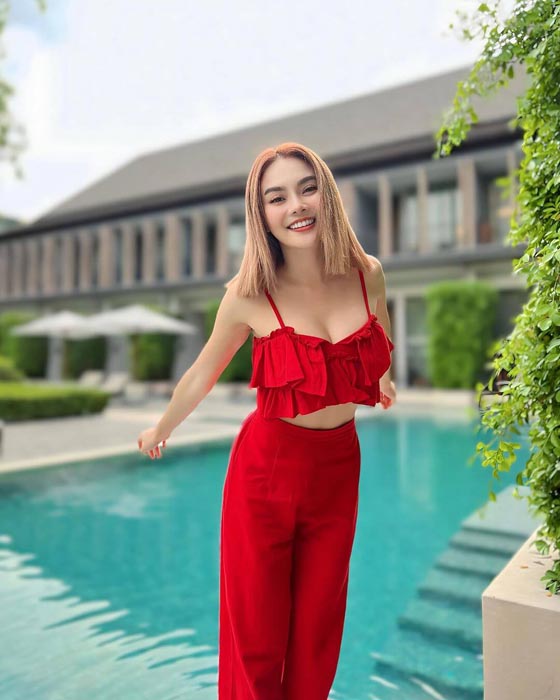 หลิว อาจารียา แจกวาร์ป นักร้องลูกทุ่ง สาวสวย เสียงดี สุดเซ็กซี่