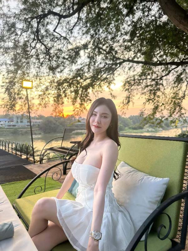 Jeab Wirawan แจกวาร์ป น้อง เจี๊ยบ เน็ตไอดอล อกใหญ่ ขวัญใจ 18+